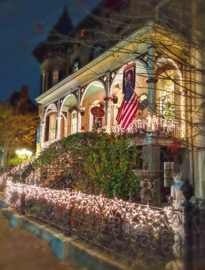 A Historic Savannah Inn located in the heart of the Historic District