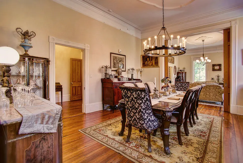 A Historic Savannah Inn located in the heart of the Historic District