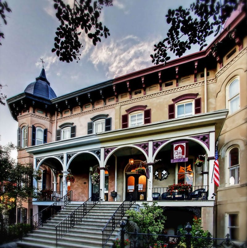A Historic Savannah Inn located in the heart of the Historic District