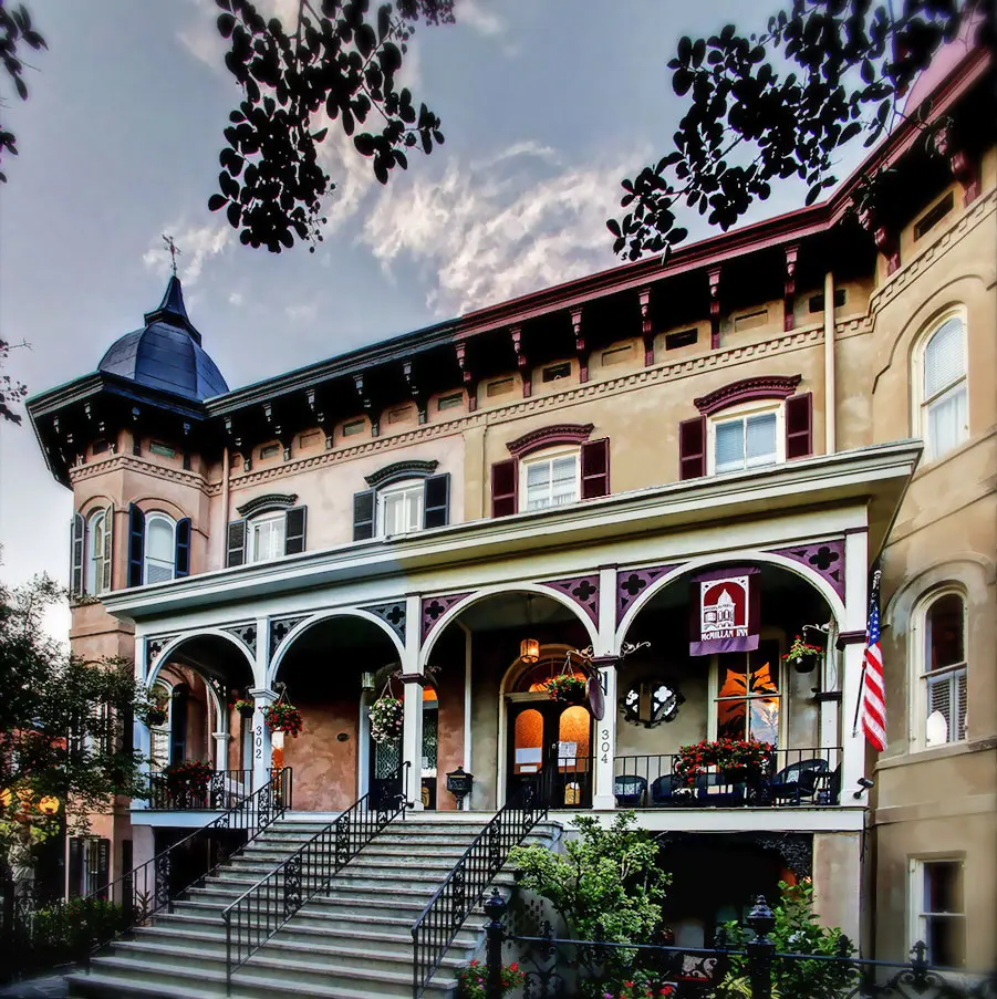 A Historic Savannah Inn located in the heart of the Historic District