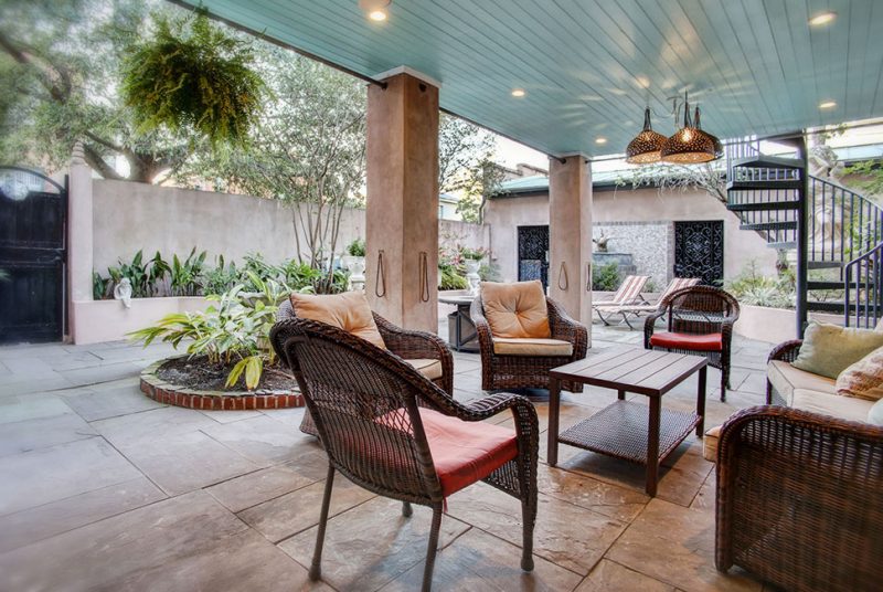 A Historic Savannah Inn located in the heart of the Historic District