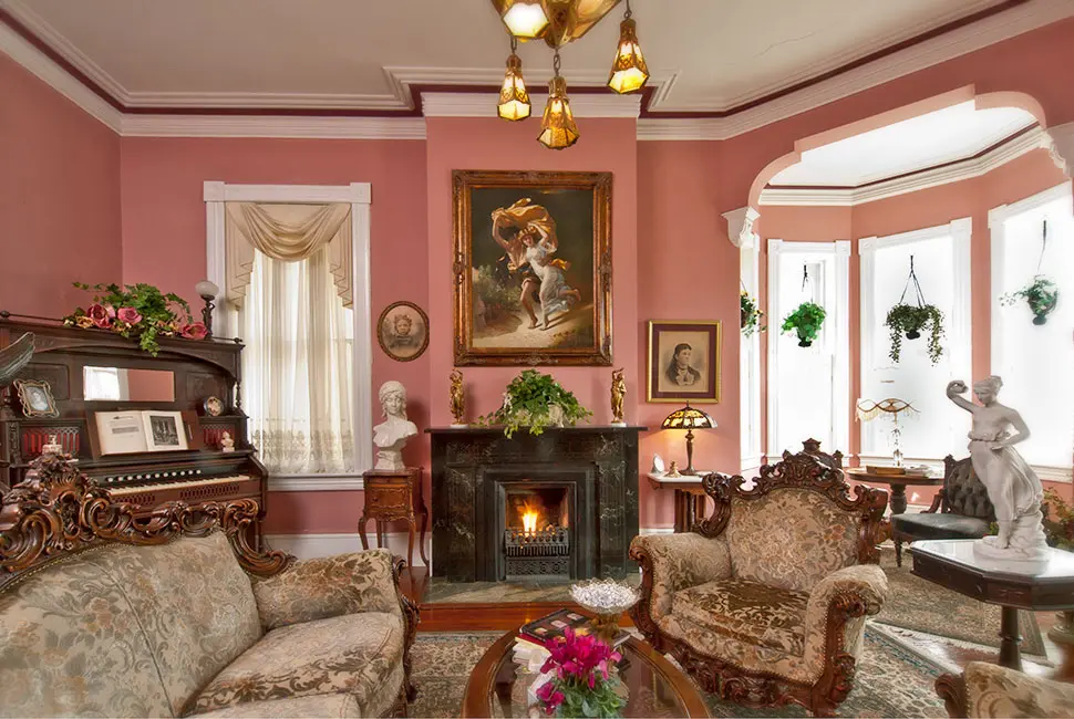 A Historic Savannah Inn located in the heart of the Historic District