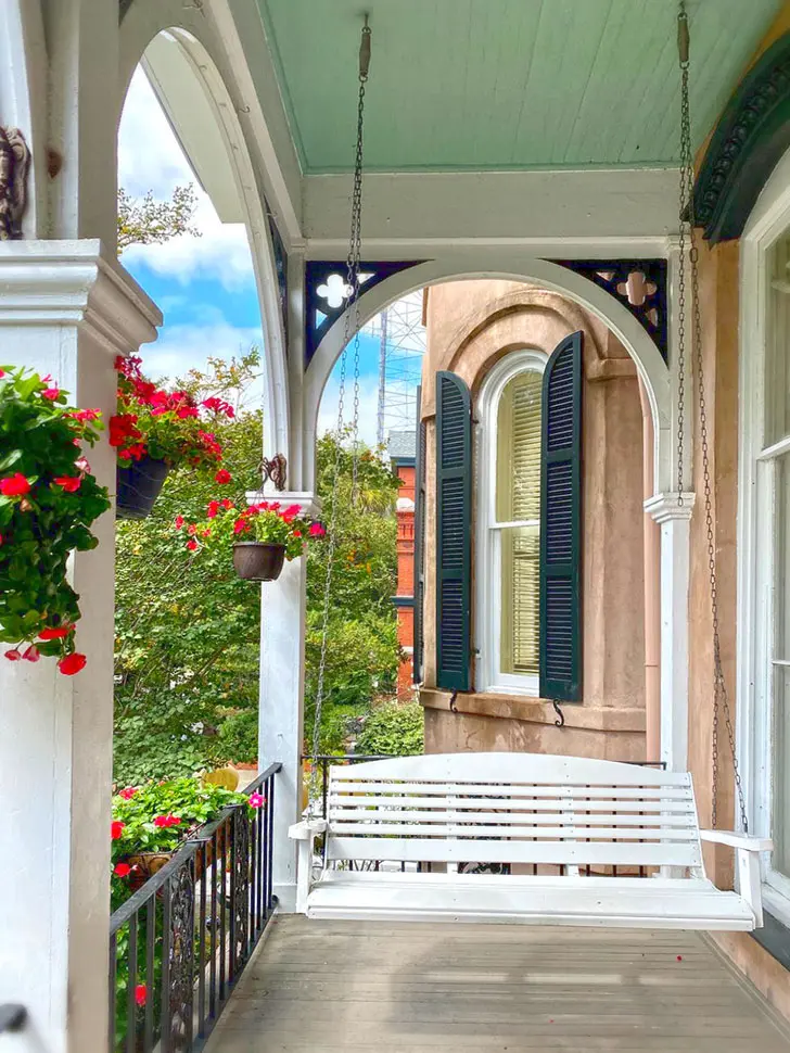 A Historic Savannah Inn located in the heart of the Historic District